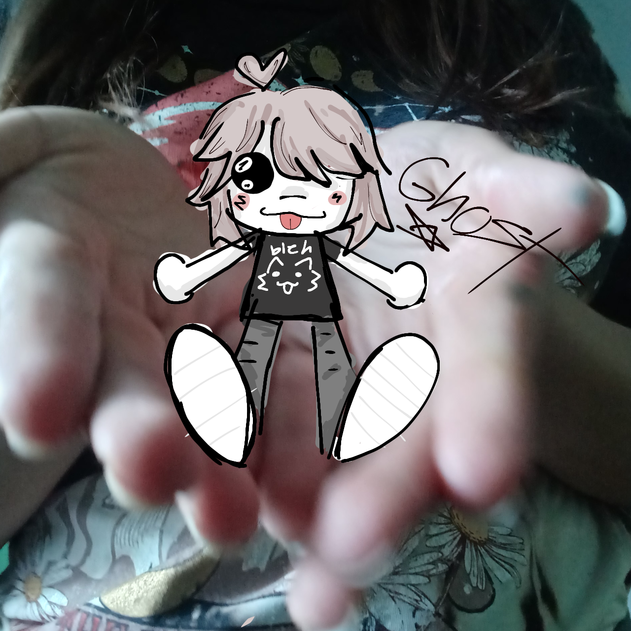 holding my oc marz - ibisPaint